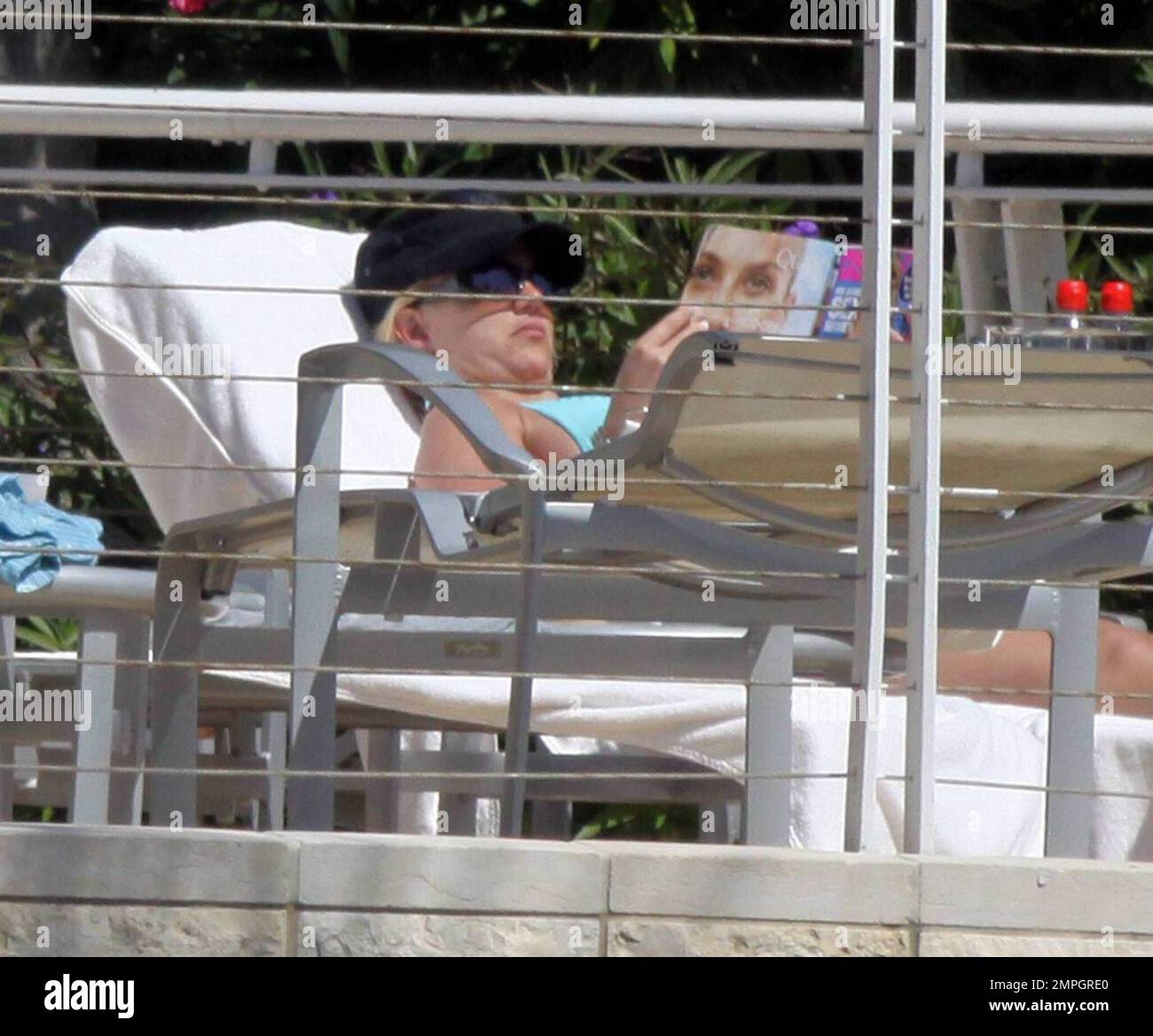 Exclusive!! Britney Spears shows off her slimmer body as she lounges by ...