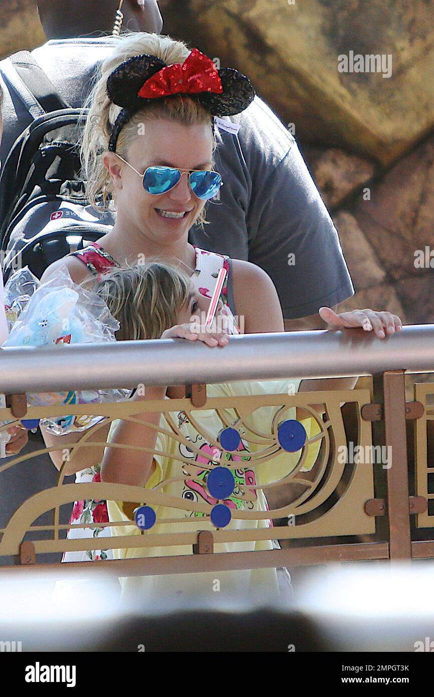 Britney Spears enjoys the fourth of July weekend with her sons at ...