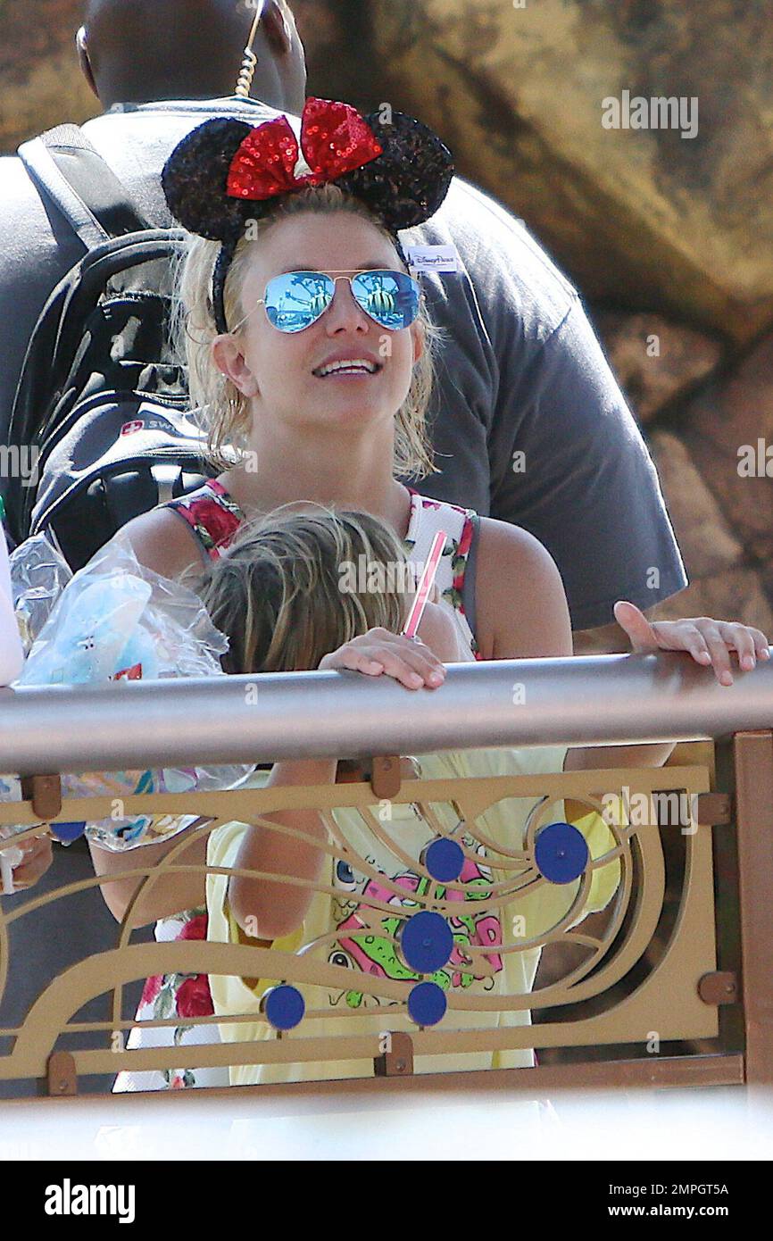 Britney Spears enjoys the fourth of July weekend with her sons at ...