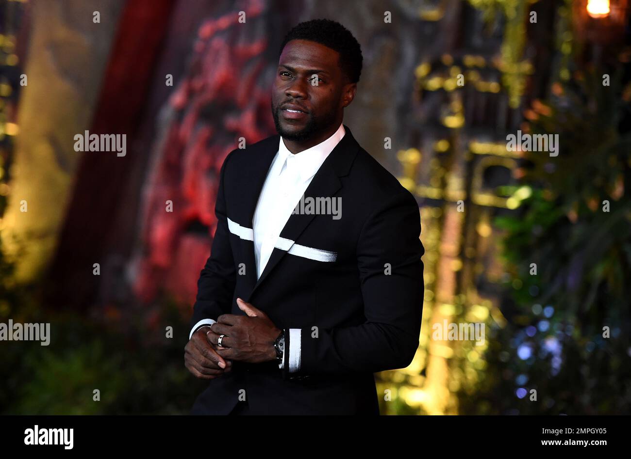 Kevin Hart arrives at the Los Angeles premiere of "Jumanji: Welcome to ...