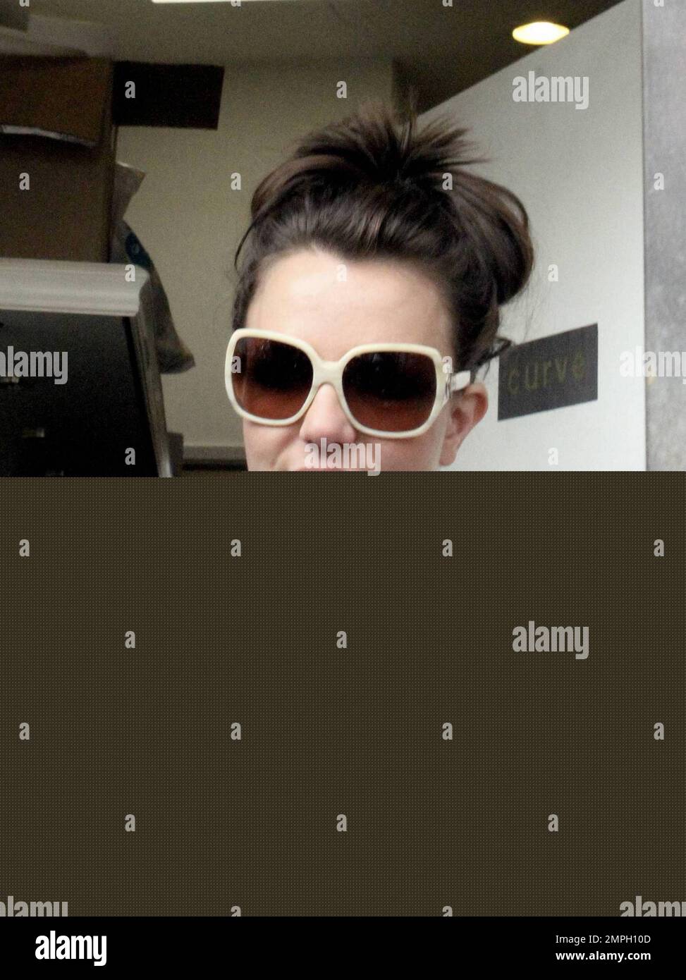 Accompanied by a bodyguard, Britney Spears wears a ring on her ...