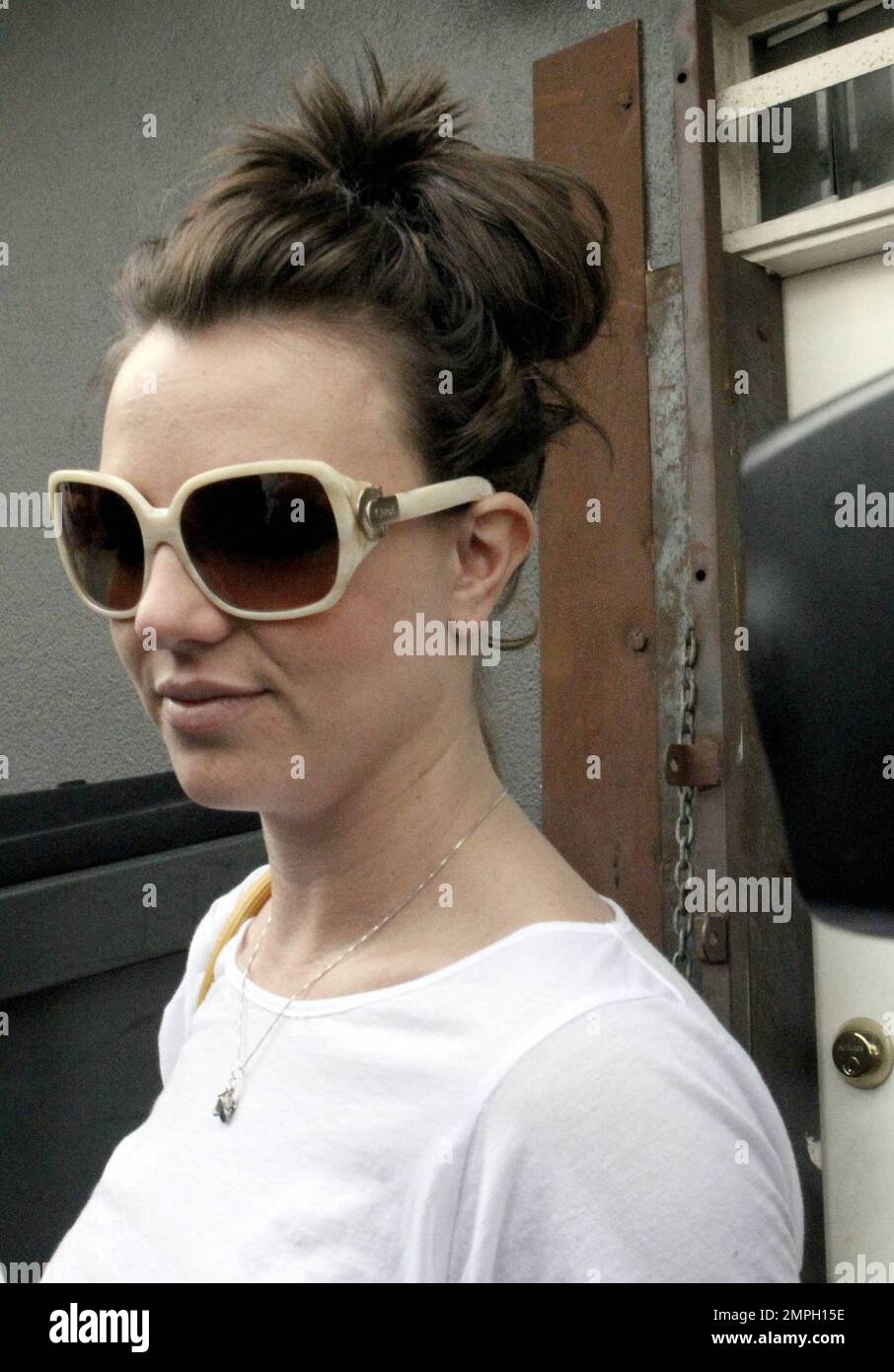 Accompanied by a bodyguard, Britney Spears wears a ring on her ...