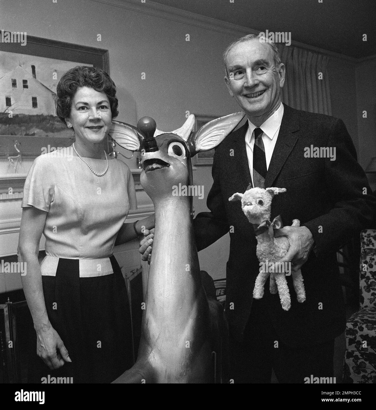 Robert L. and Virginia May pose in their home at Skokie, Ill., with a ...