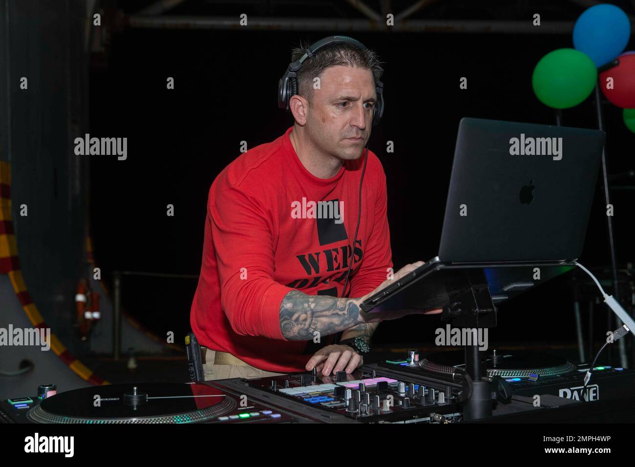 221015-N-VJ326-1058 PHILIPPINE SEA (Oct. 15, 2022) – Senior Chief ...