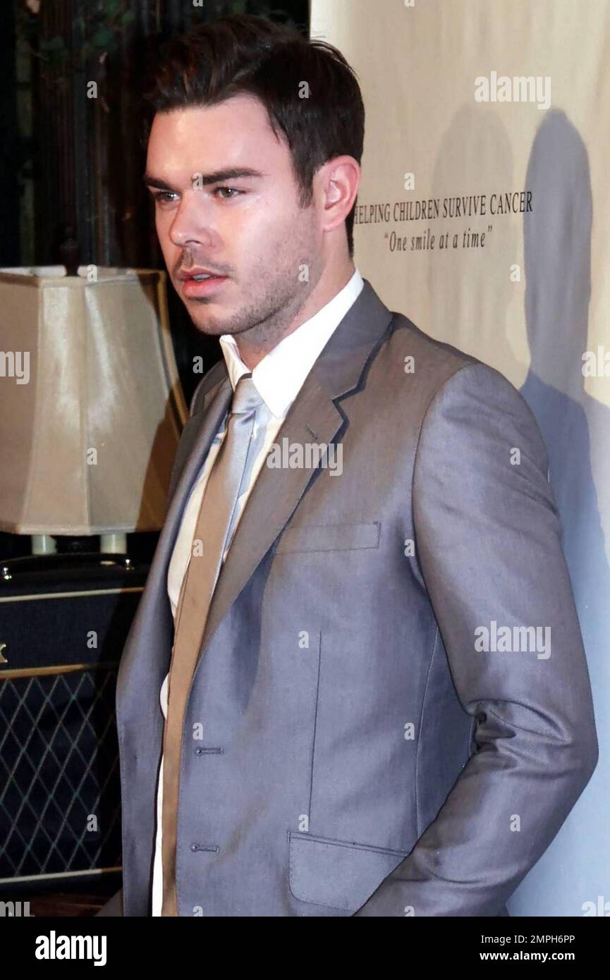 David Bygrave walks the post-Golden Globes red carpet at the Britti ...