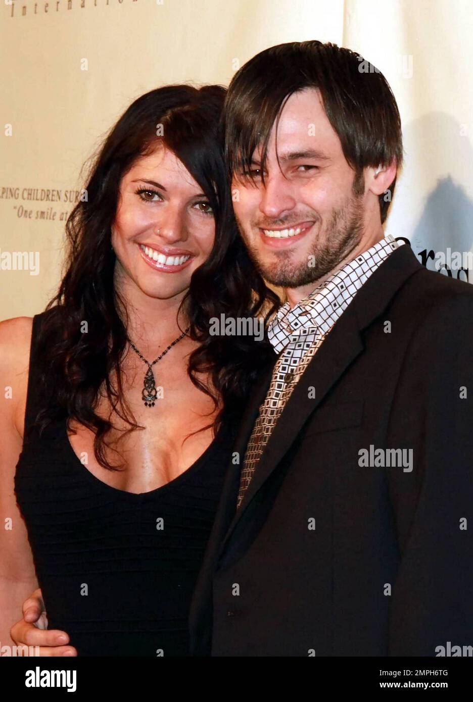 Derek Pratt walks the post-Golden Globes red carpet at the Britti Cares ...