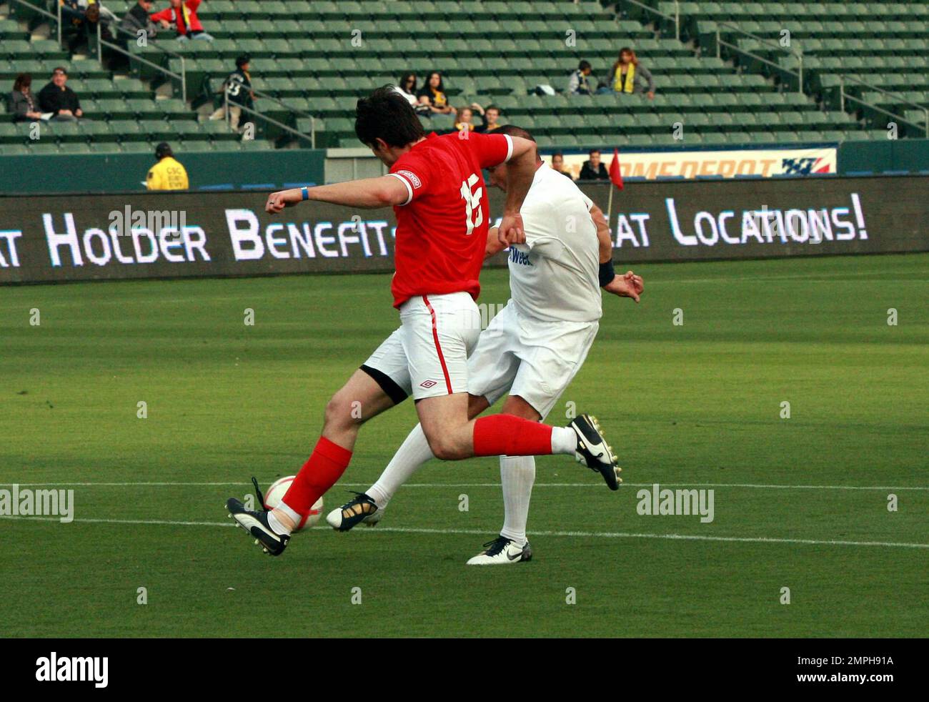 Vinnie jones in goal hi-res stock photography and images - Alamy