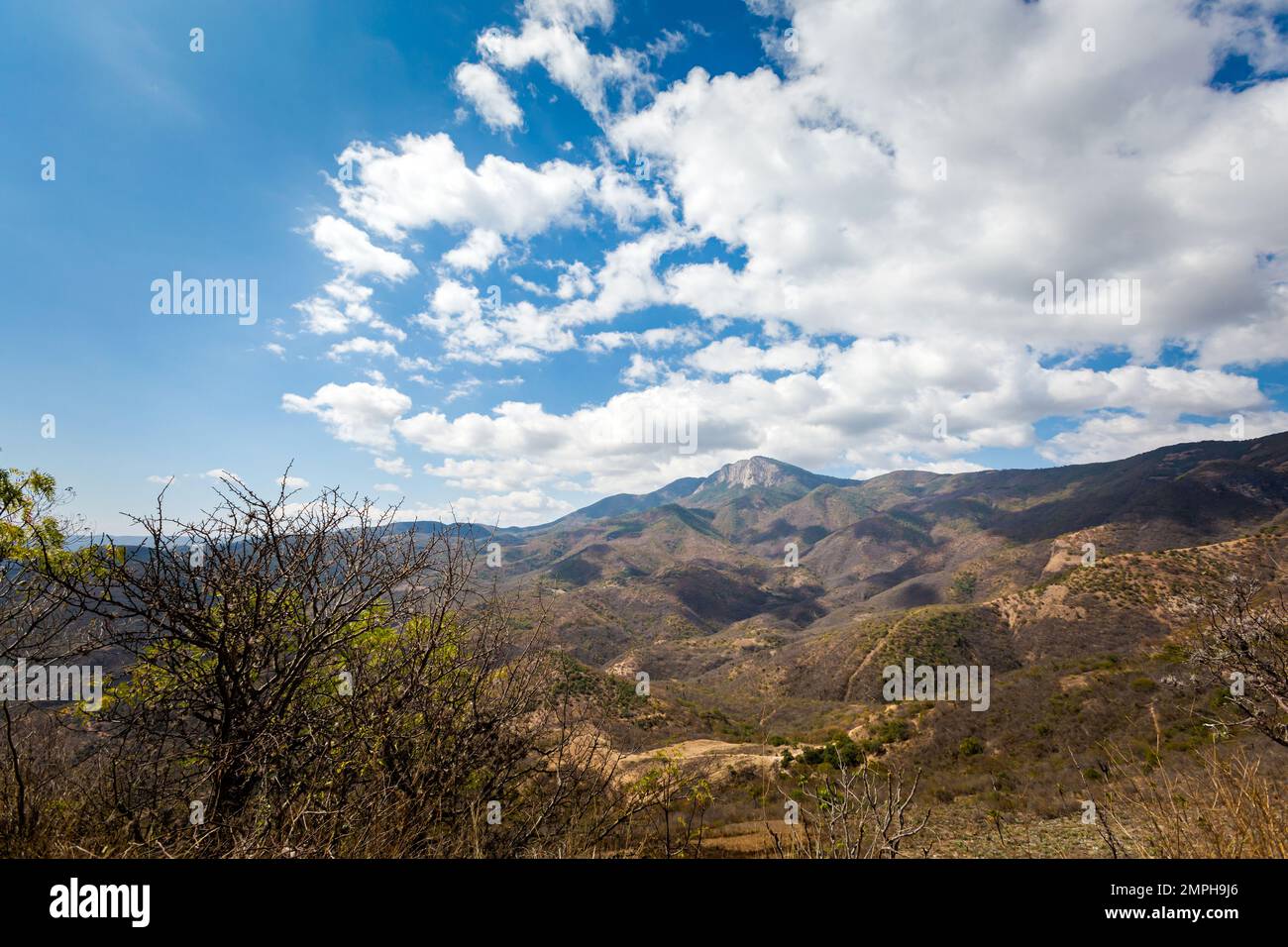 Beautiful landscape of San Lorenzo Albarradas mountains in Hierve el ...