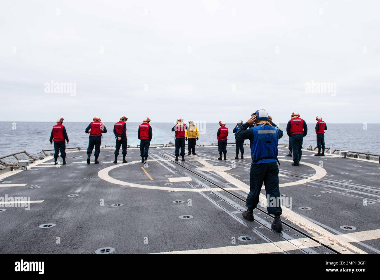 221017-N-YV347-1021 PACIFIC OCEAN (Oct. 17, 2022) U.S. Navy Sailors ...