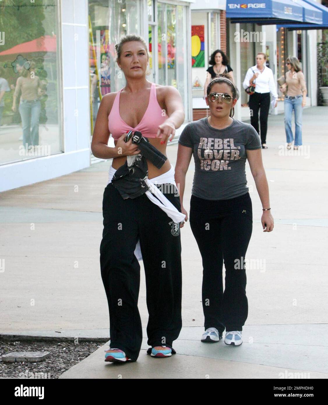 Exclusive!! Brooke Hogan went jogging with a pal on Miami Beach's ...