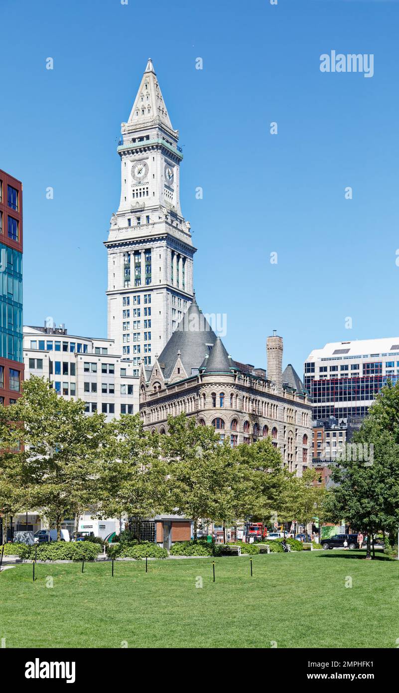 Boston landmark Custom House Tower, built in 1915 atop the Custom House ...