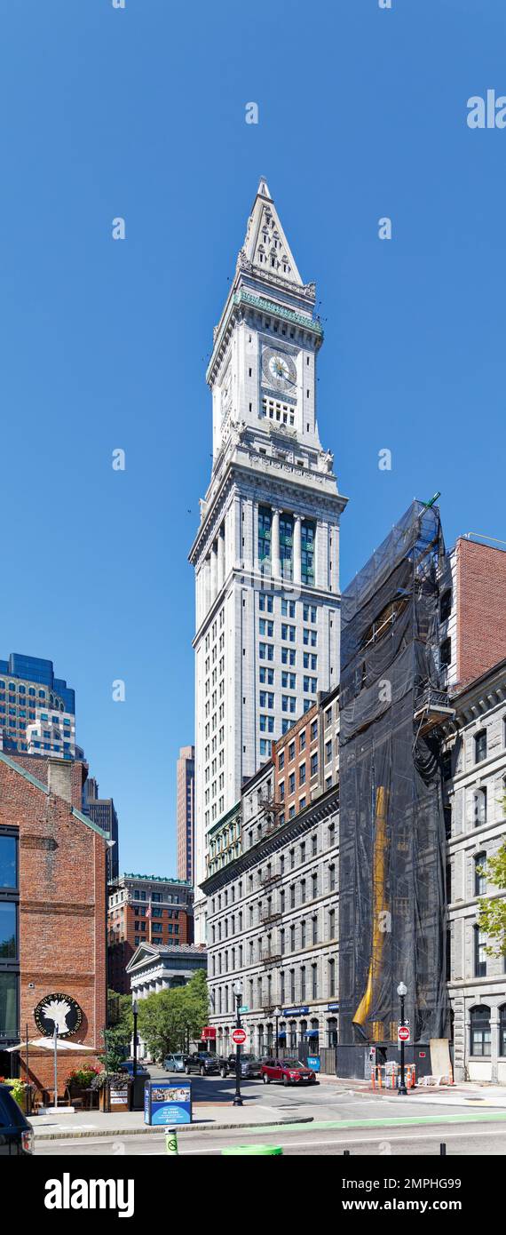 Boston landmark Custom House Tower, built in 1915 atop the Custom House ...