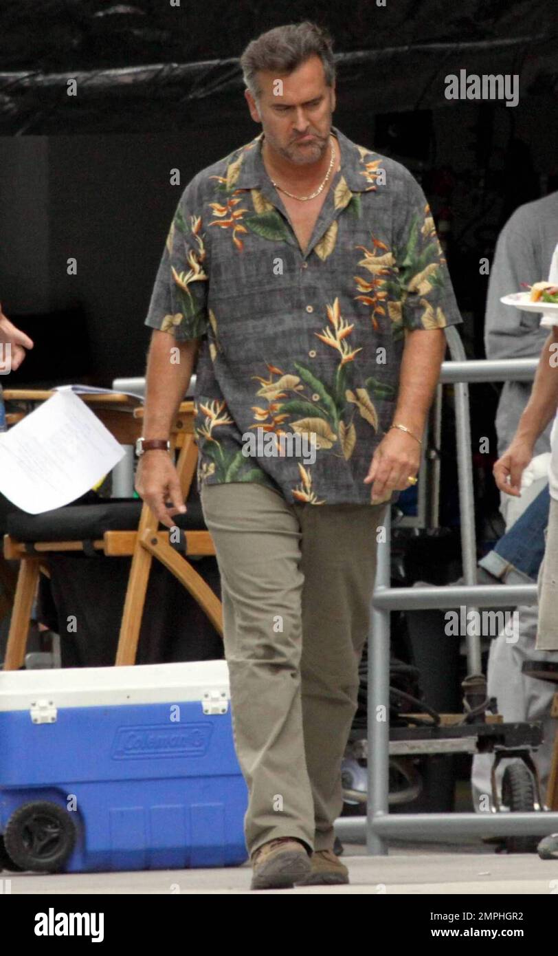 Burn notice bruce campbell hi-res stock photography and images - Alamy