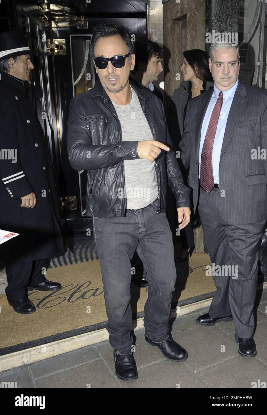 EXCLUSIVE!! "The Boss" Bruce Springsteen leaves his luxury hotel and ...