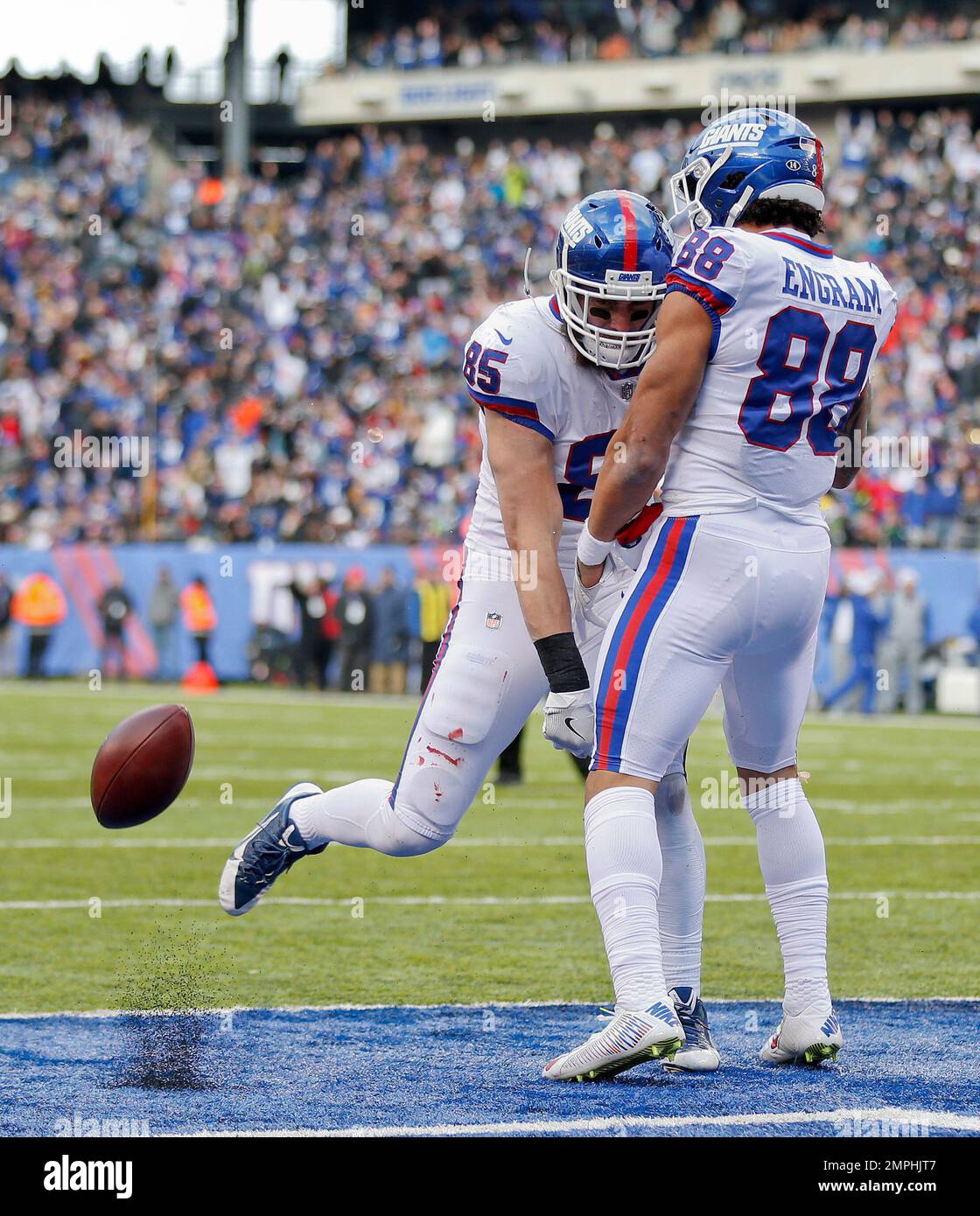 New York Giants tight end Rhett Ellison (85) celebrates with tight end ...