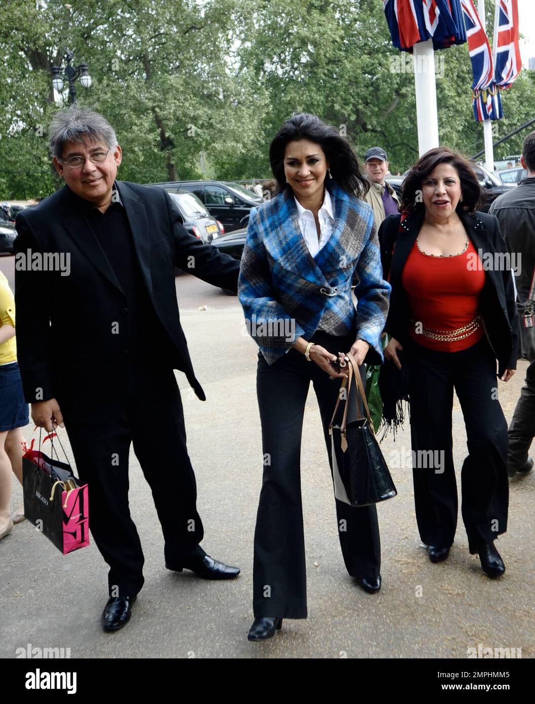 Bruce Forsyth's wife Wilnelia Merced at Buckingham Palace on the day ...