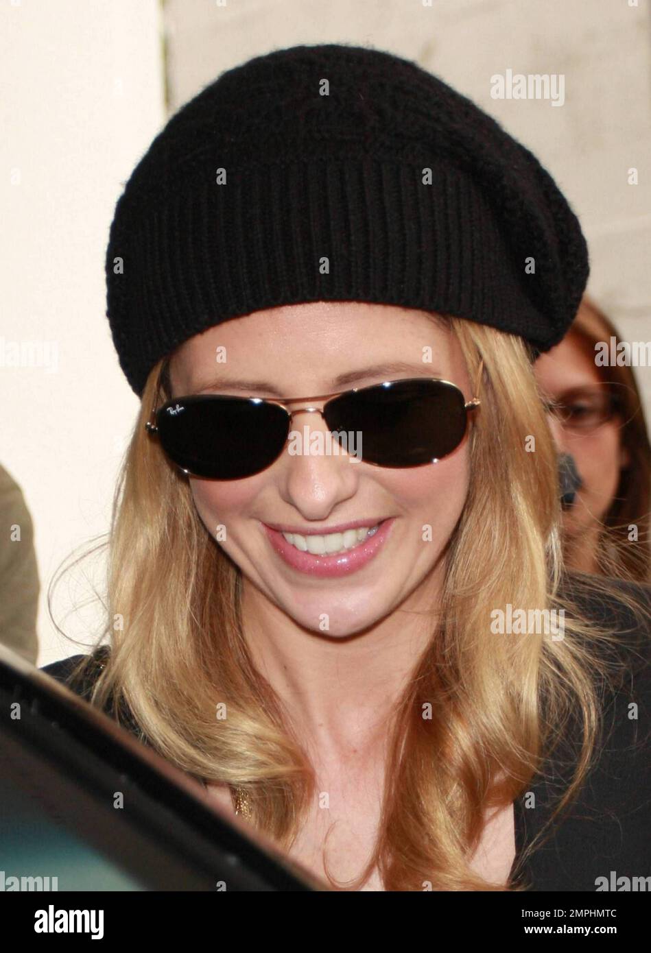 Sarah Michelle Prinze smiles for the cameras as she leaves after a ...