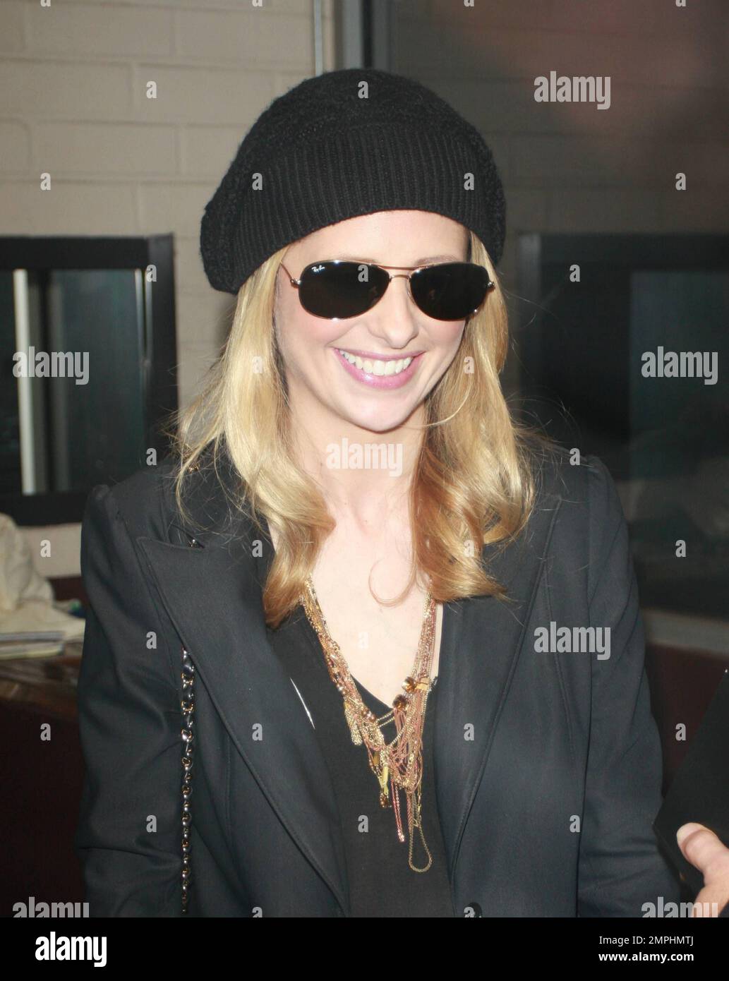 Sarah Michelle Prinze smiles for the cameras as she leaves after a ...