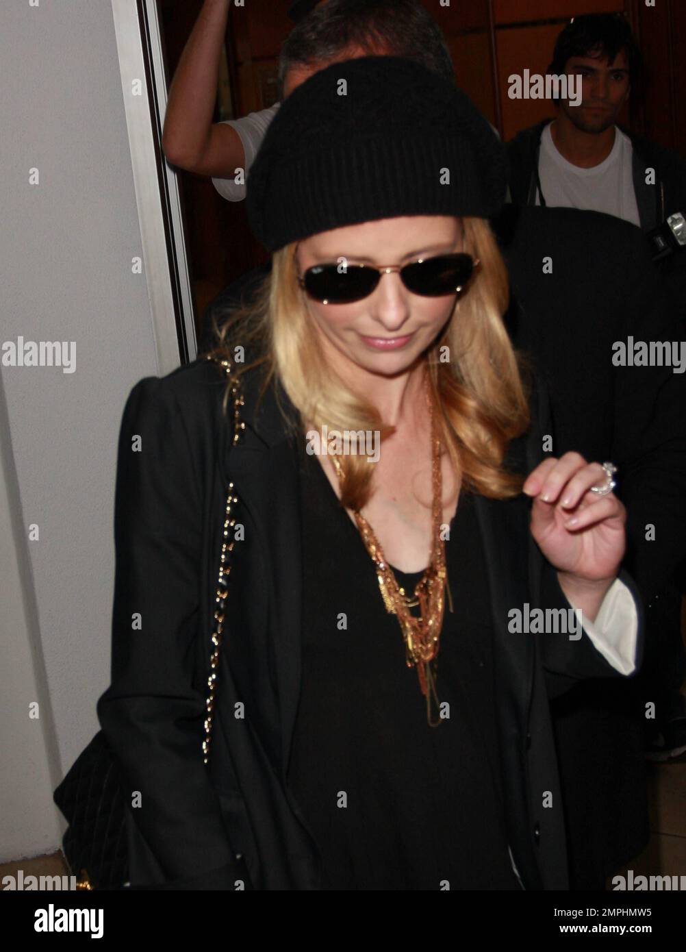 Sarah Michelle Prinze smiles for the cameras as she leaves after a ...