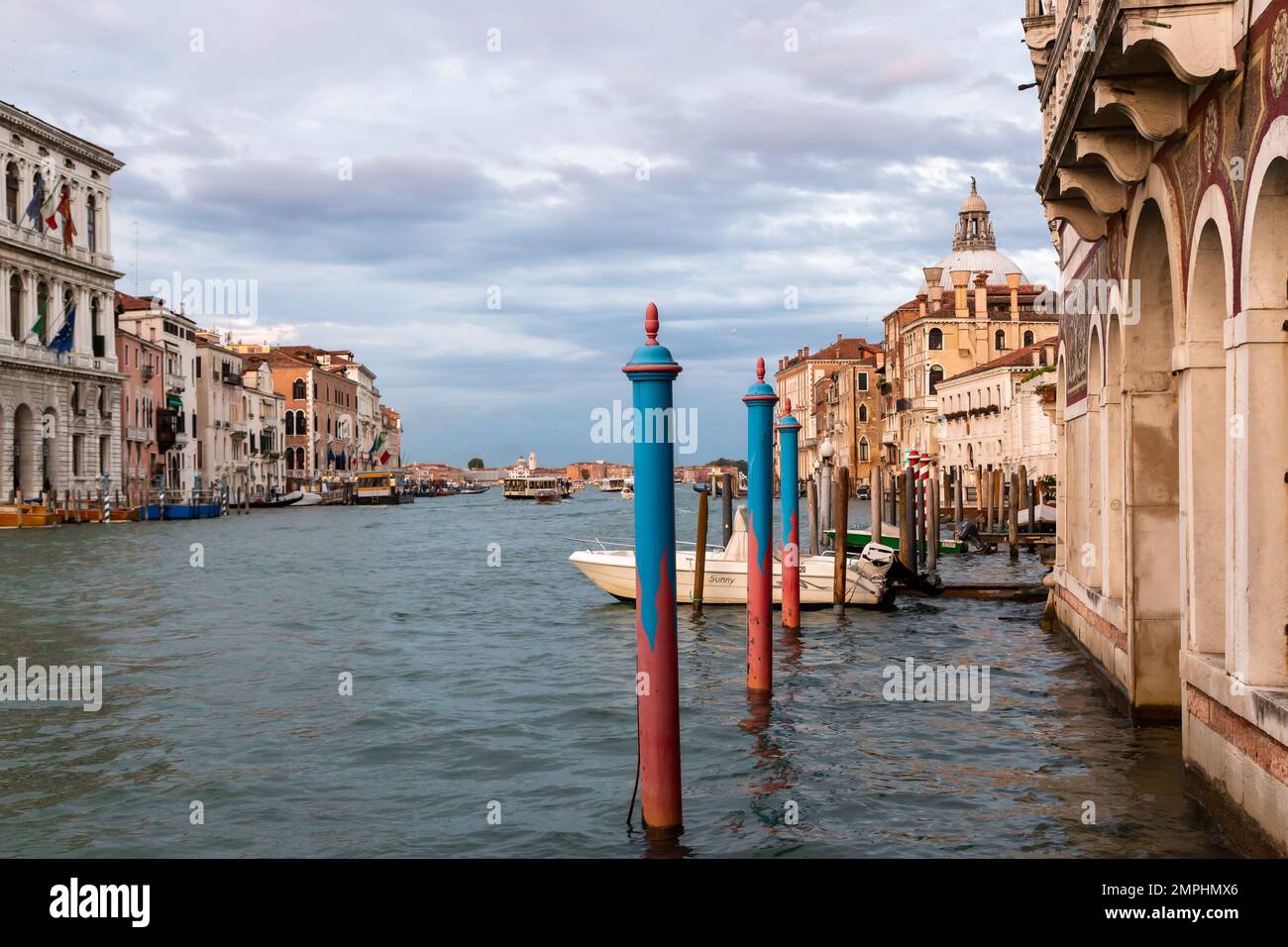 Venice pathways hi-res stock photography and images - Alamy