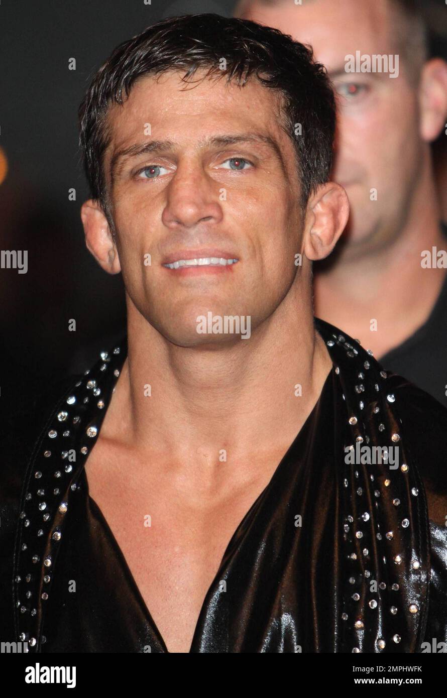 Former MMA fighter Alex Reid and opponent Tom 'Kong' Watson fight it ...