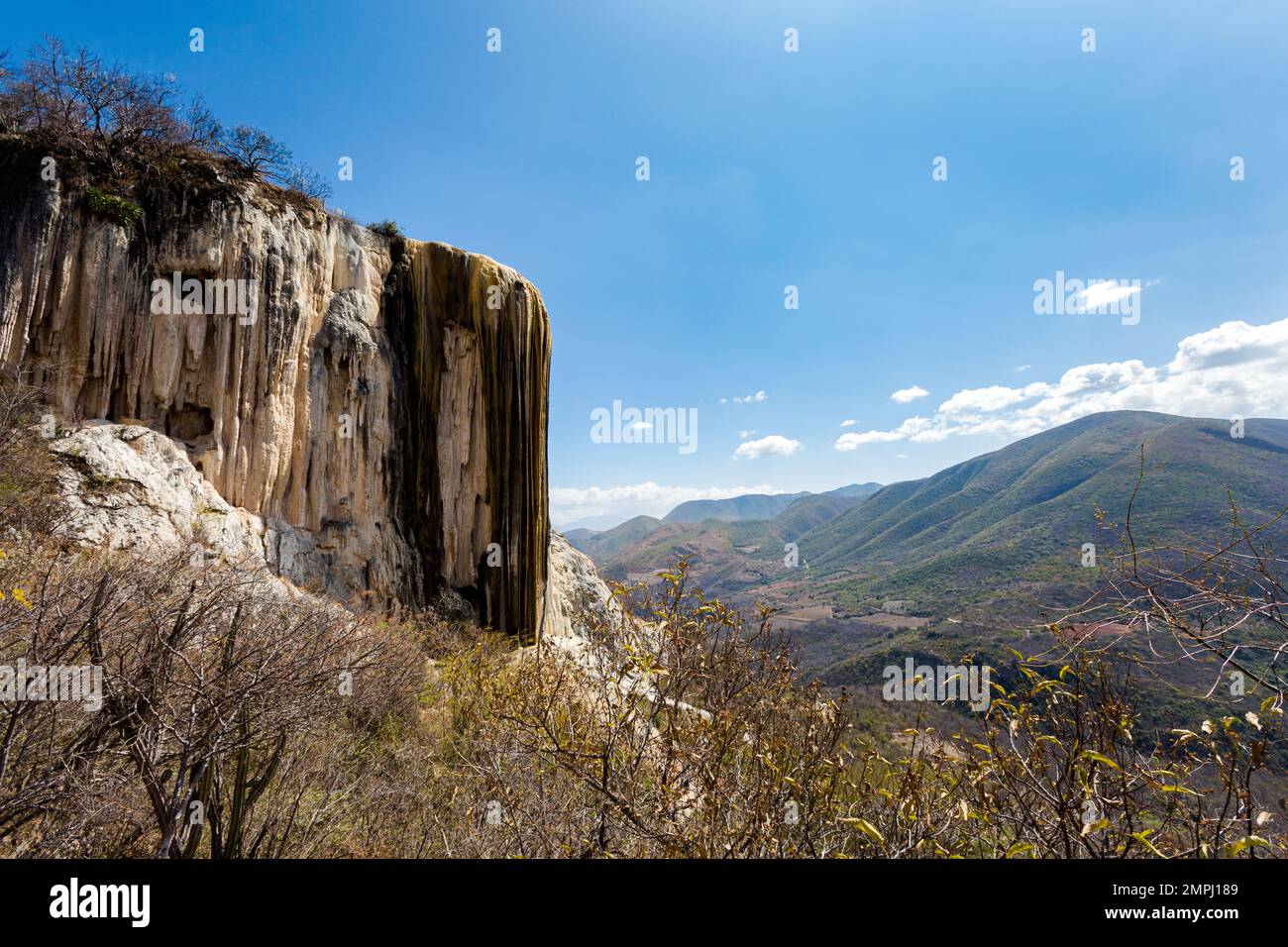 Beautiful landscape of San Lorenzo Albarradas mountains in Hierve el ...