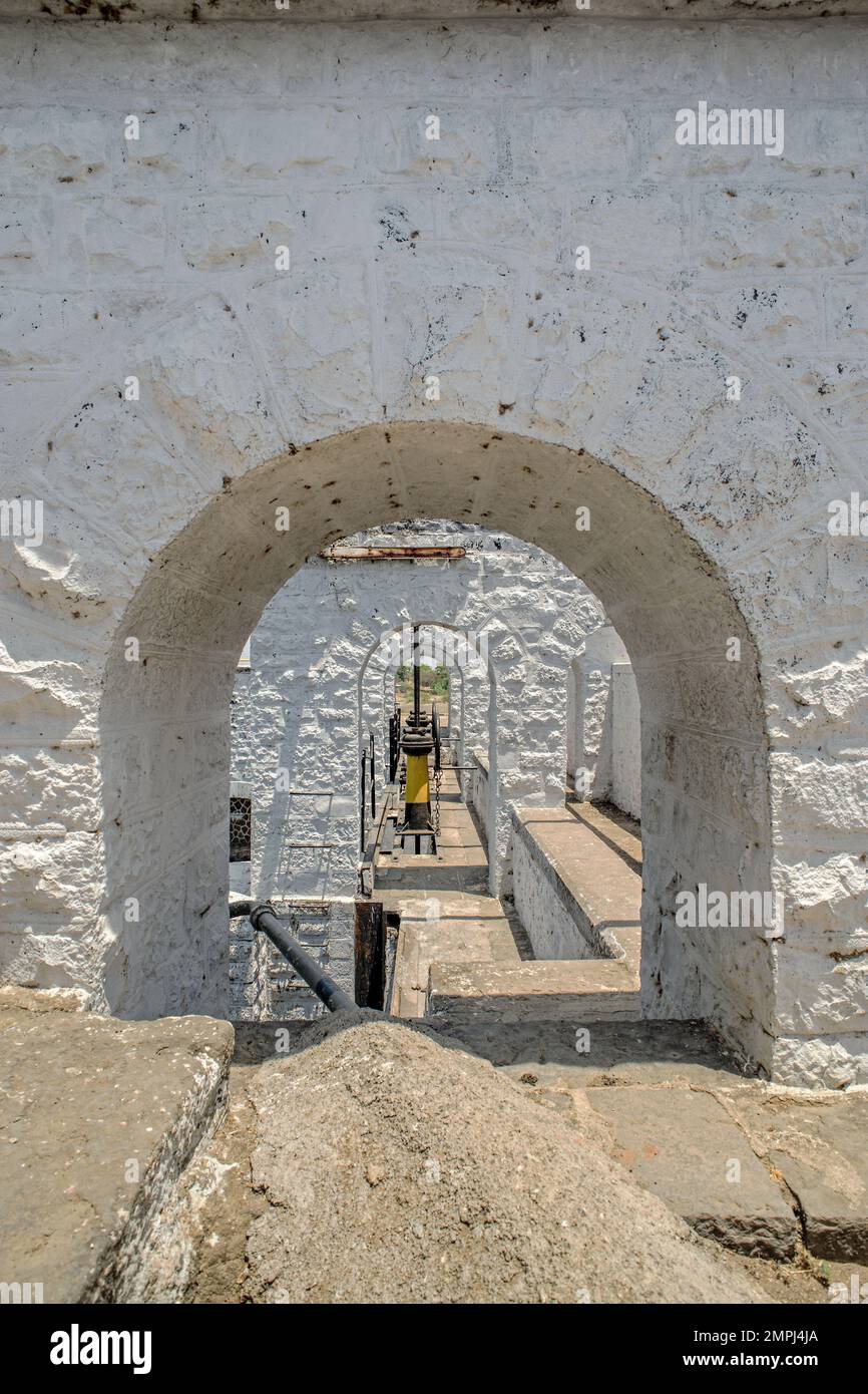 India weir hi-res stock photography and images - Alamy