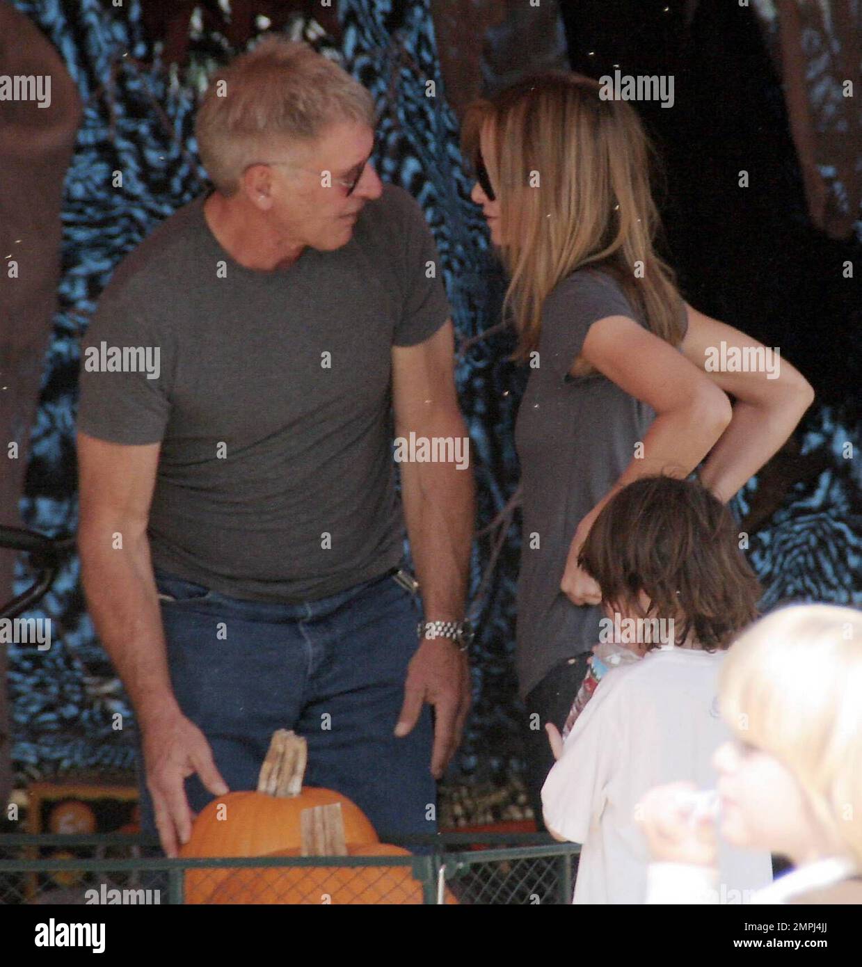 Calista Flockhart and Harrison Ford take little Liam on a pumpkin hunt ...