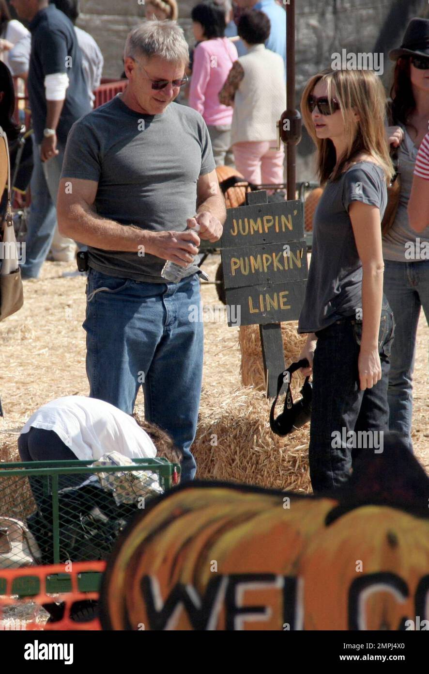 Calista Flockhart and Harrison Ford take little Liam on a pumpkin hunt ...