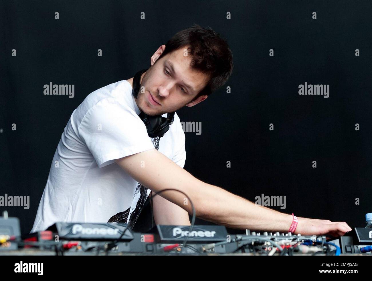 Calvin Harris Djing Live