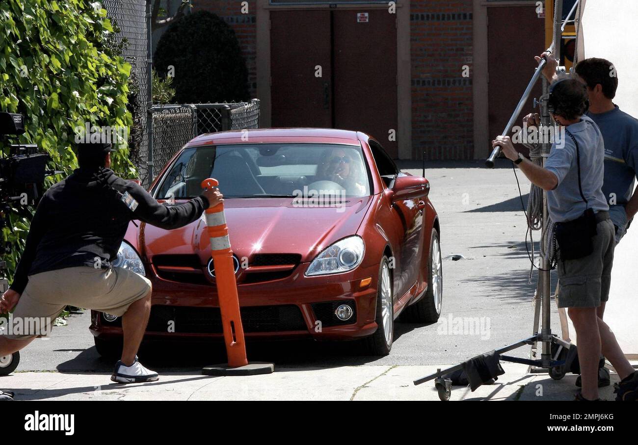 Cameron Diaz shoots a scene on location in Hollywood for her upcoming ...