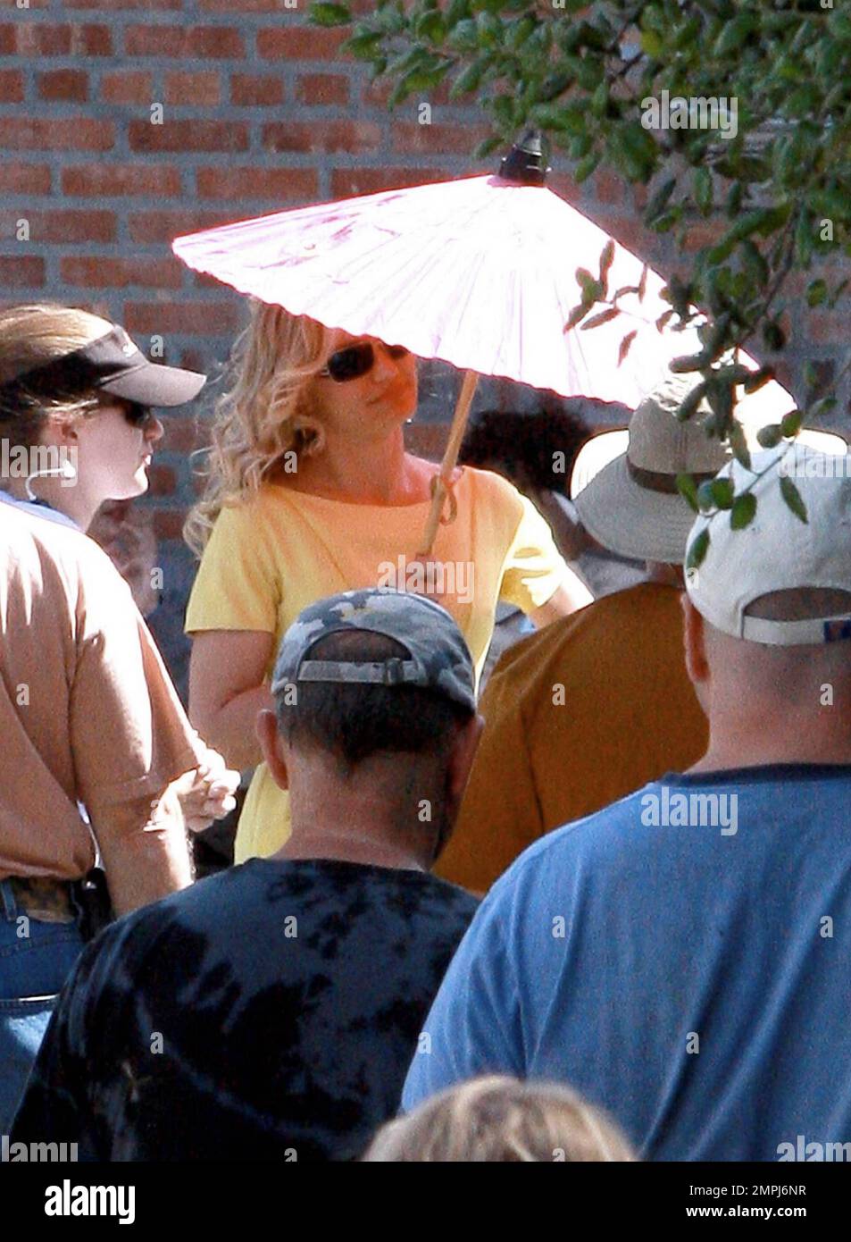 Cameron Diaz shoots a scene on location in Hollywood for her upcoming ...