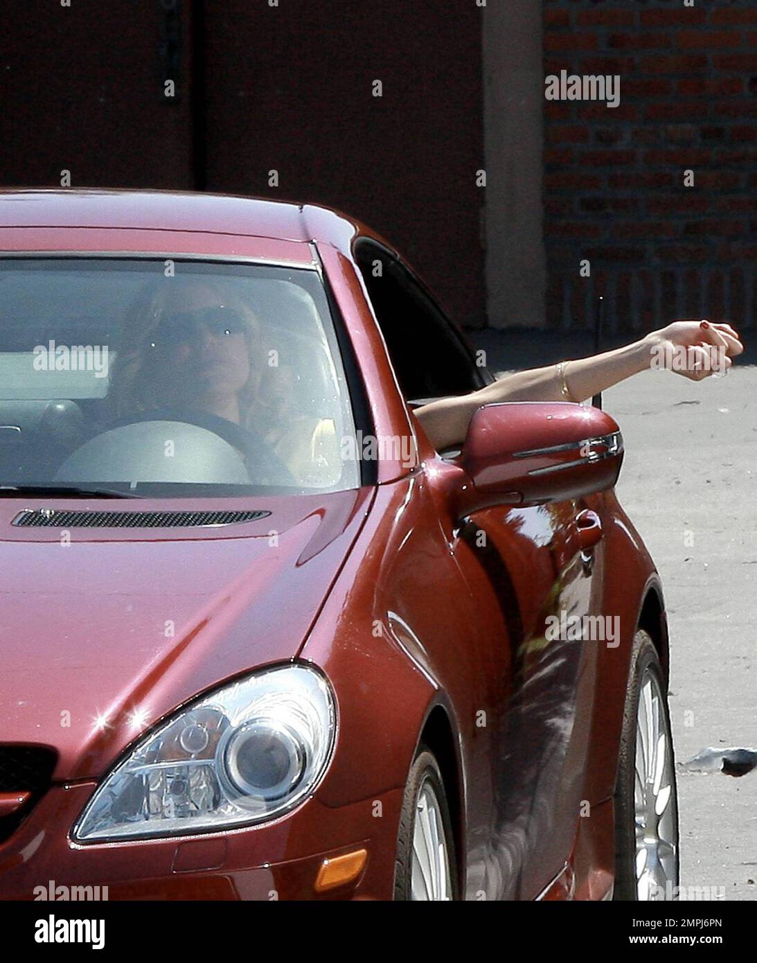 Cameron Diaz shoots a scene on location in Hollywood for her upcoming ...