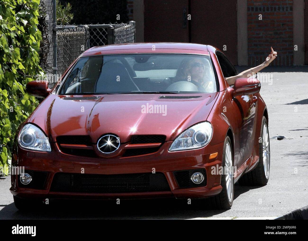 Cameron Diaz shoots a scene on location in Hollywood for her upcoming ...