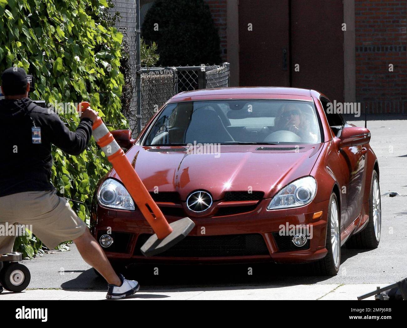 Cameron Diaz shoots a scene on location in Hollywood for her upcoming ...