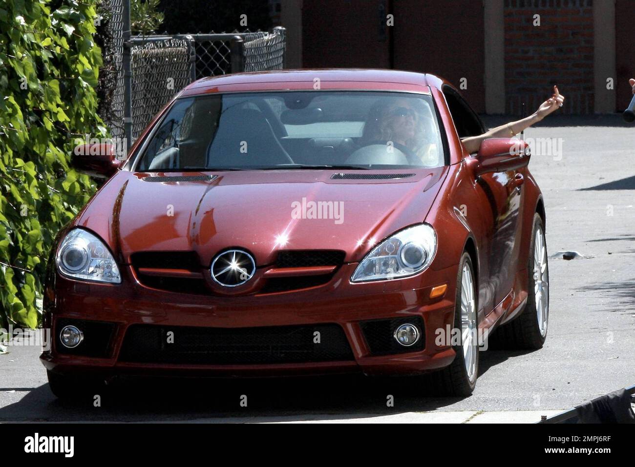 Cameron Diaz shoots a scene on location in Hollywood for her upcoming ...