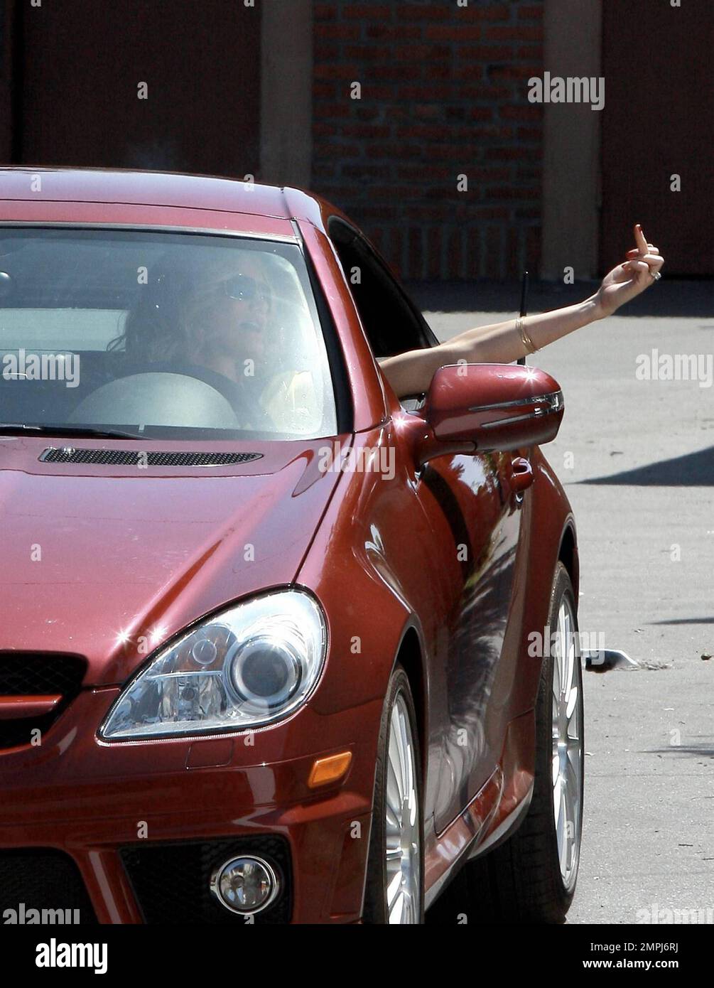 Cameron Diaz shoots a scene on location in Hollywood for her upcoming ...