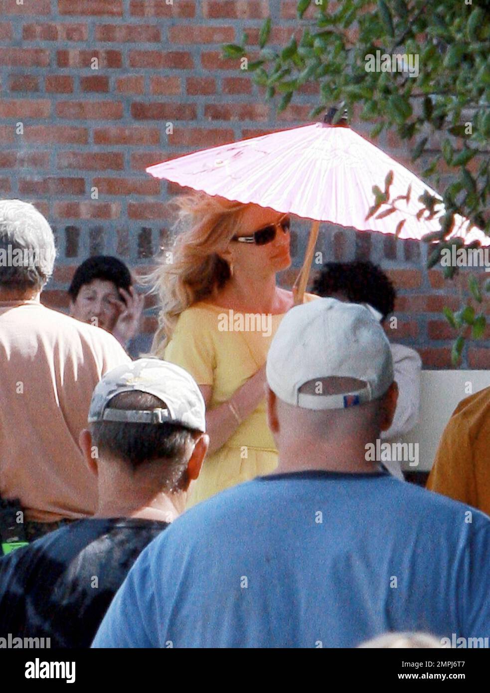 Cameron Diaz shoots a scene on location in Hollywood for her upcoming ...