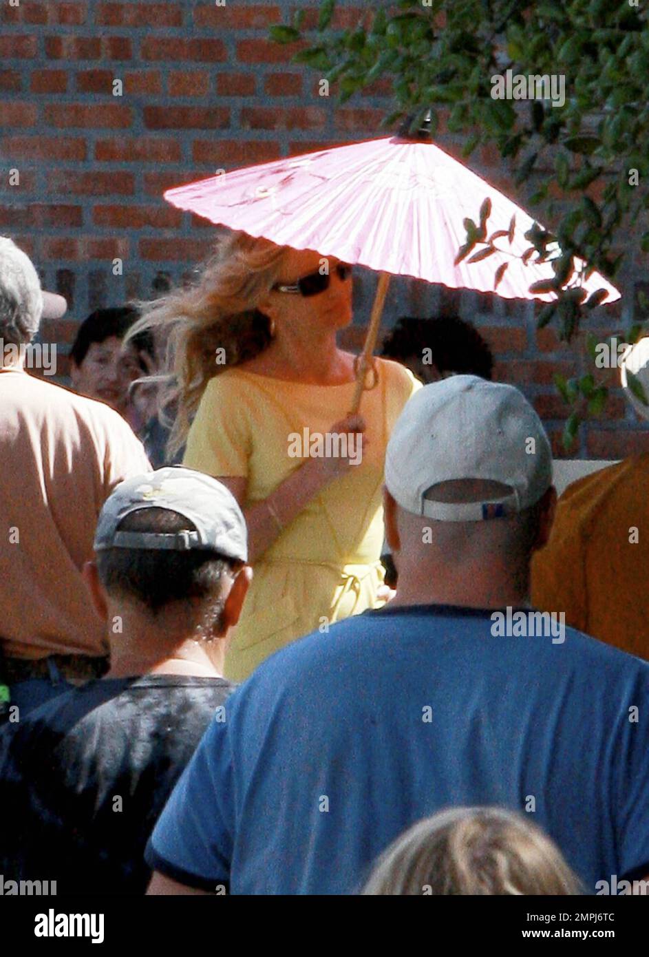 Cameron Diaz shoots a scene on location in Hollywood for her upcoming ...