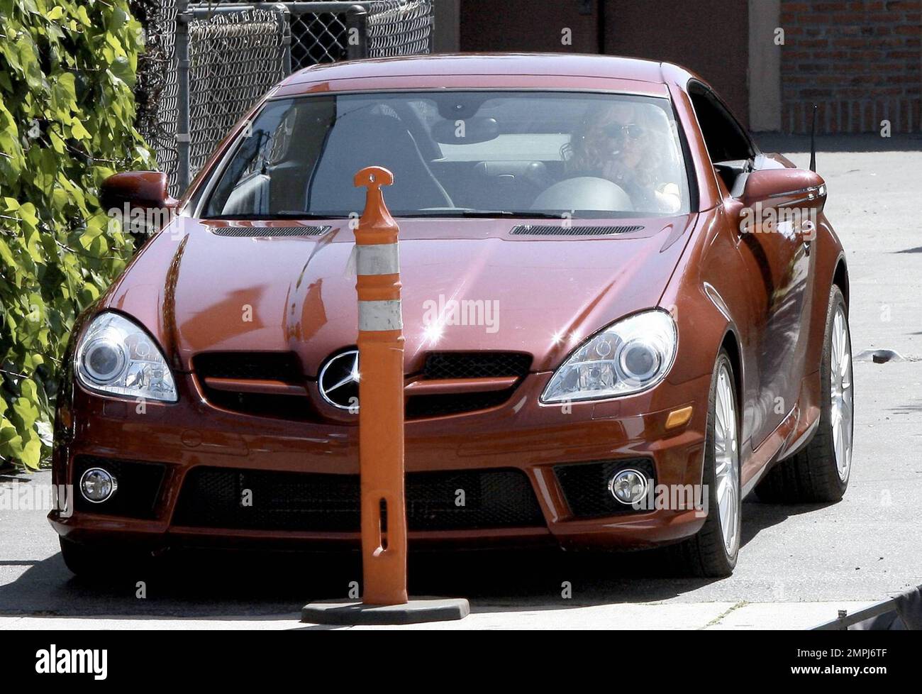 Cameron Diaz shoots a scene on location in Hollywood for her upcoming ...