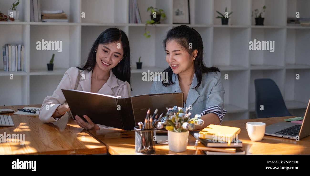 Working audit hi-res stock photography and images - Alamy