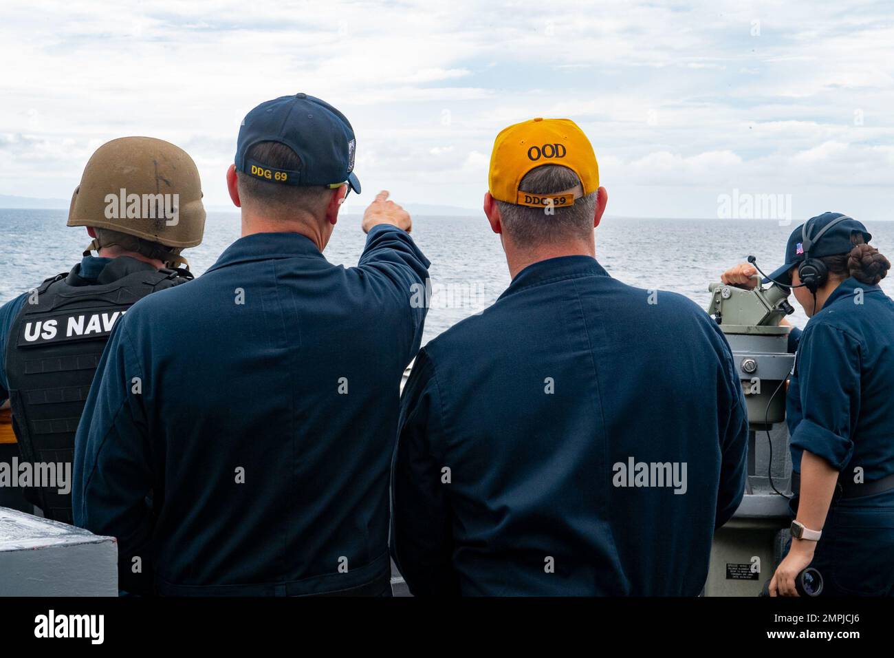 MORO GULF (Oct. 26, 2022) Sailors aboard Arleigh Burke-class guided ...