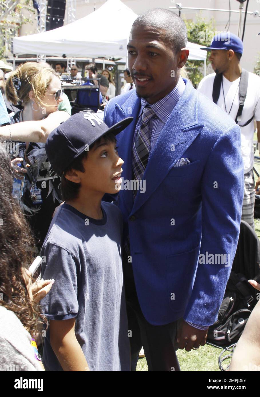 New dad Nick Cannon waves to fans and poses for photos at the Grove ...