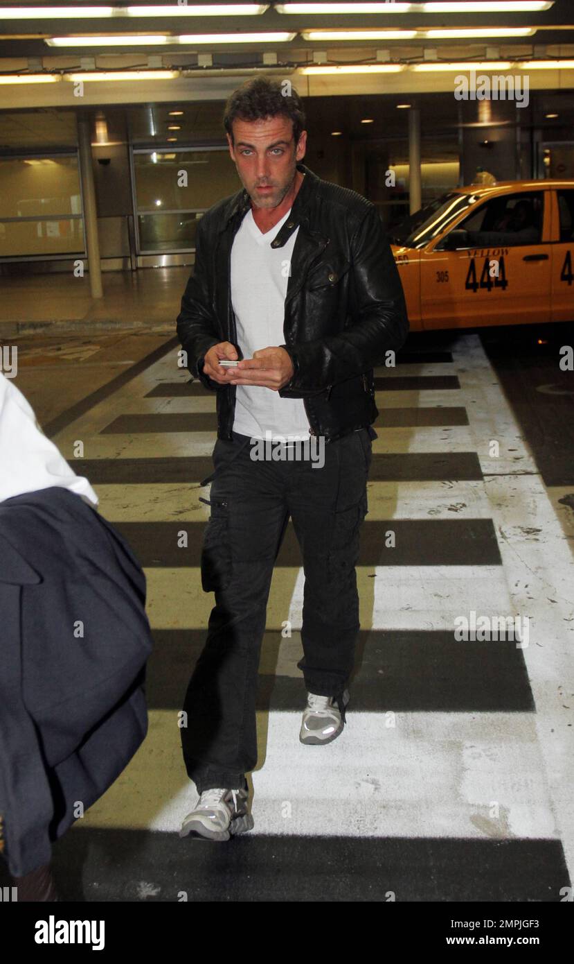 EXCLUSIVE!! Carlos Ponce is seen arriving at Miami International ...