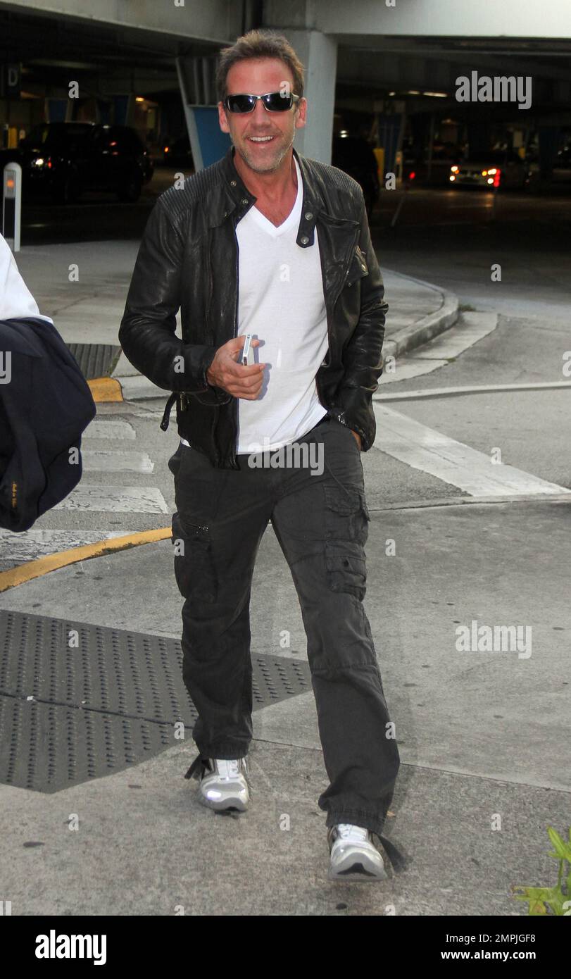 EXCLUSIVE!! Carlos Ponce is seen arriving at Miami International ...