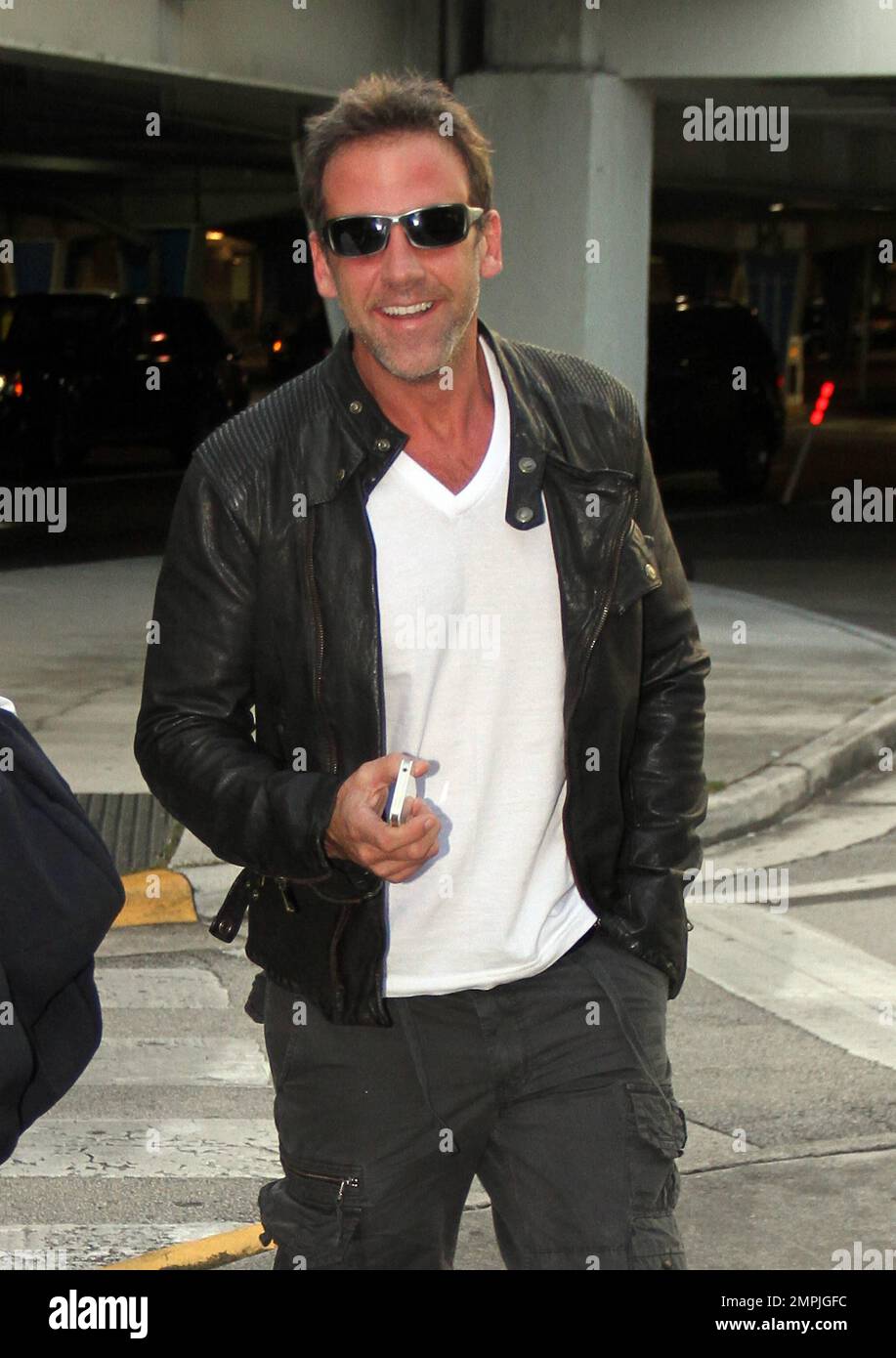 EXCLUSIVE!! Carlos Ponce is seen arriving at Miami International ...