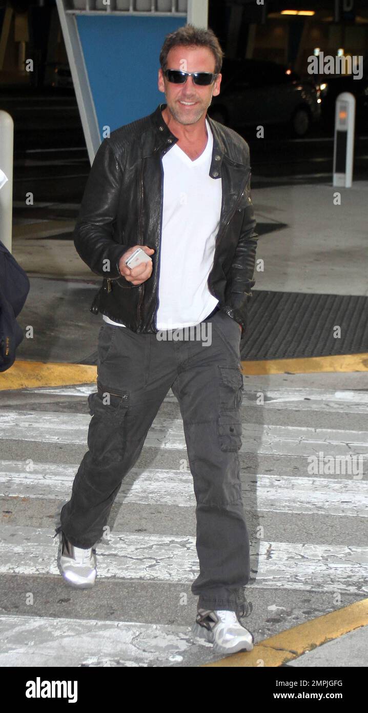 EXCLUSIVE!! Carlos Ponce is seen arriving at Miami International ...