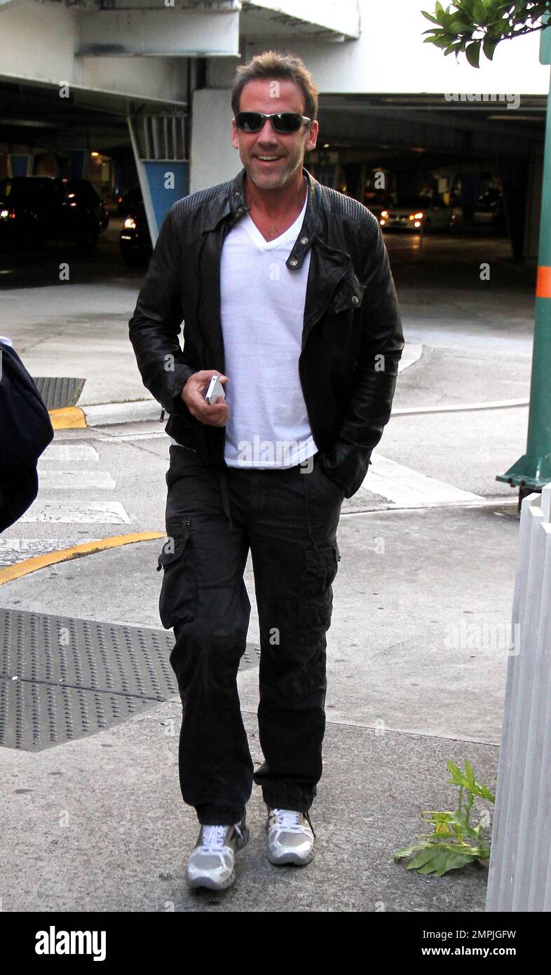 EXCLUSIVE!! Carlos Ponce is seen arriving at Miami International ...