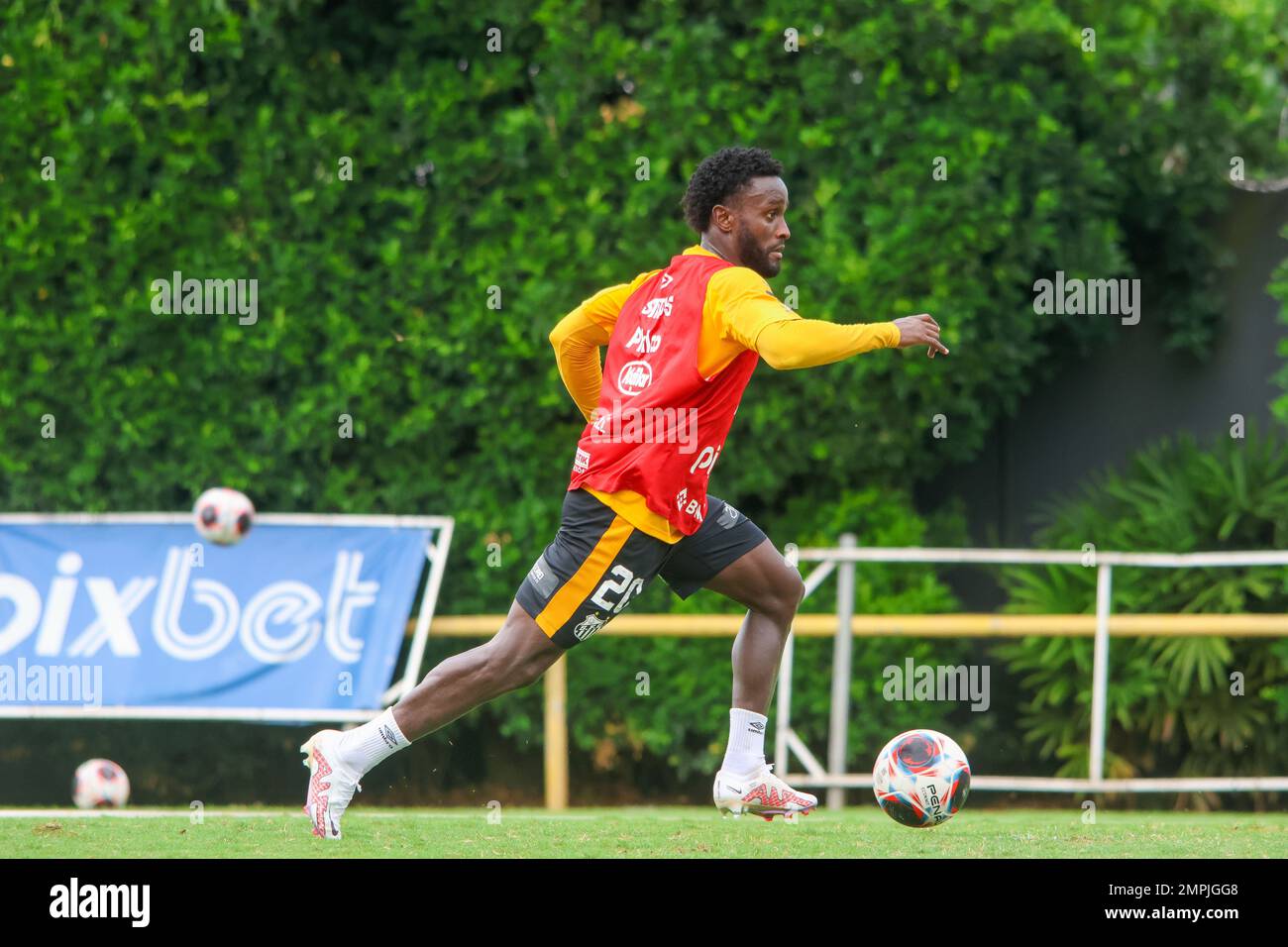 SP - Santos - 01/31/2023 - SANTOS FC, TRAINING - Mendoza Santos player ...