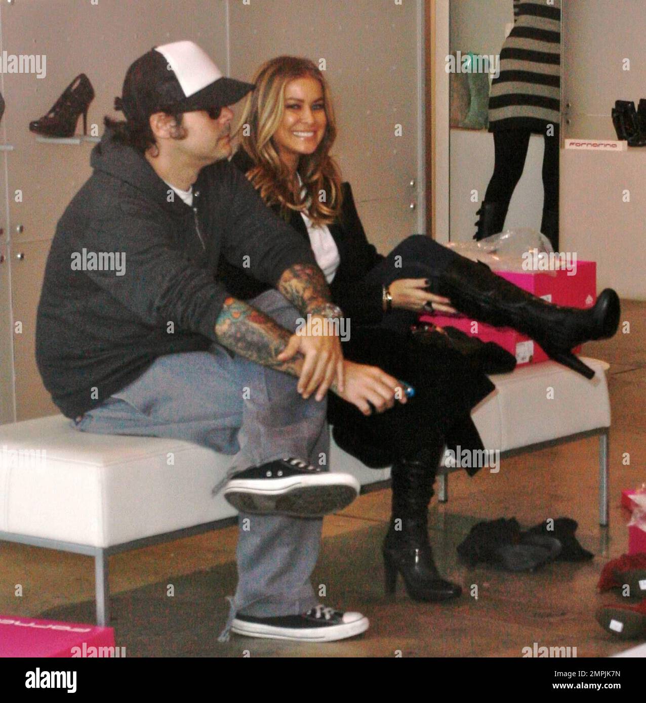 Carmen Electra shops for a new pair of boots at Fornarina on Melrose ...